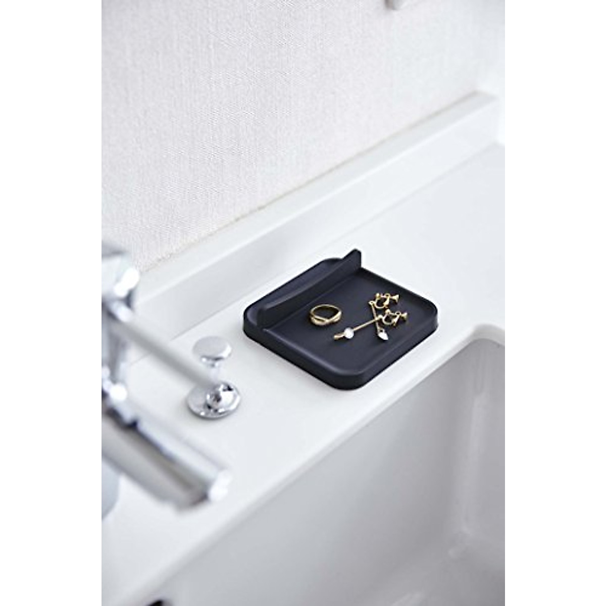 Yamazaki Home Haircare Appliance Rest Heat Resistant Styling Tool Holder/Mat Straightener/Curling Iron | Silicone | Hair Care, One Size, Black