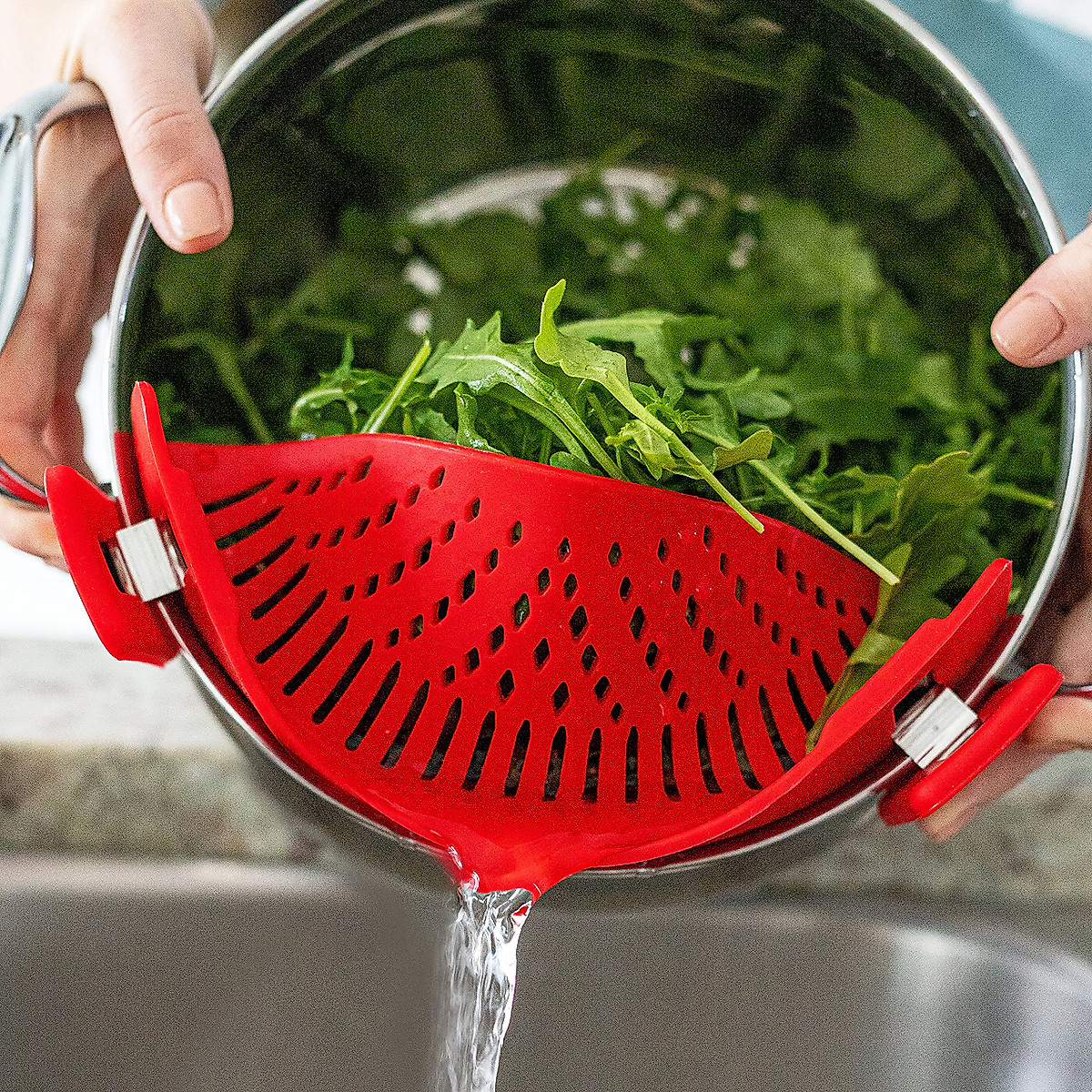 Arlig Clip On Pasta Strainer Silicone Universal Fit for all Pots and Bowls Snap On Drainer for Meat, Vegetables, Fruit Colander for Kitchen Easily Drain Food Space Saving