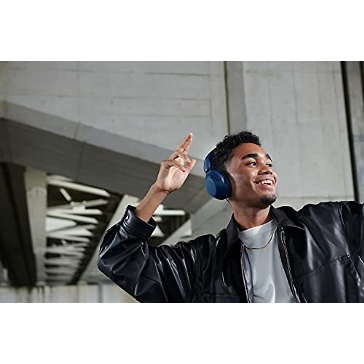 Sony WH-XB910N EXTRA BASS Noise Cancelling Headphones, Wireless Bluetooth Over the Ear Headset with Microphone and Alexa Voice Control, Black