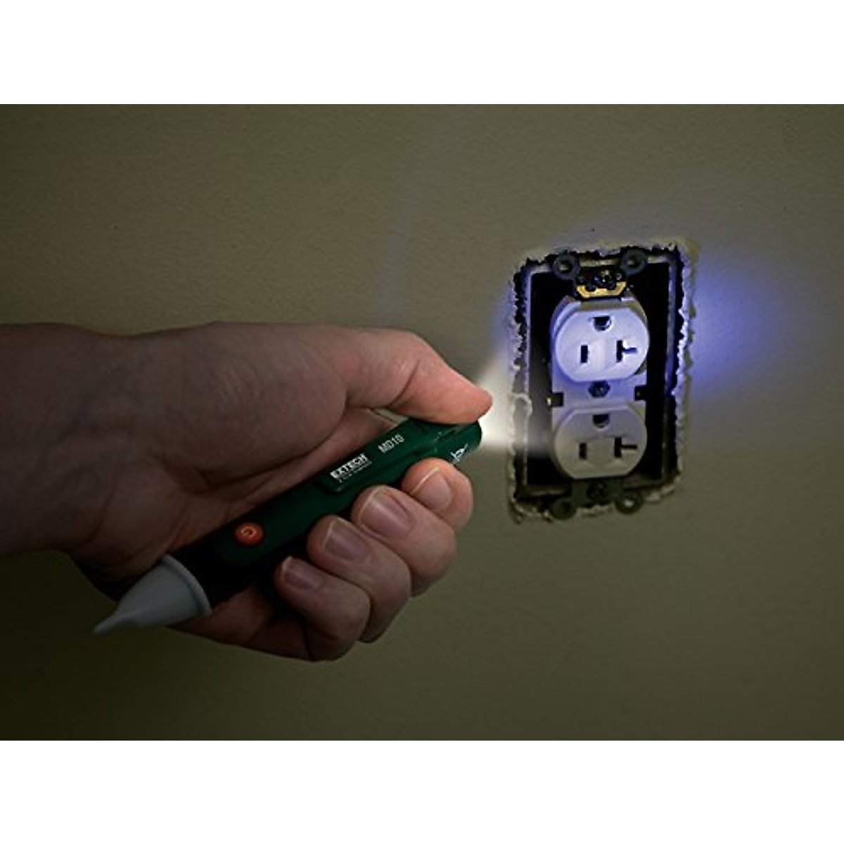 Extech MD10 Non-contact Magnet Detector with Built-in Flashlight , Blue