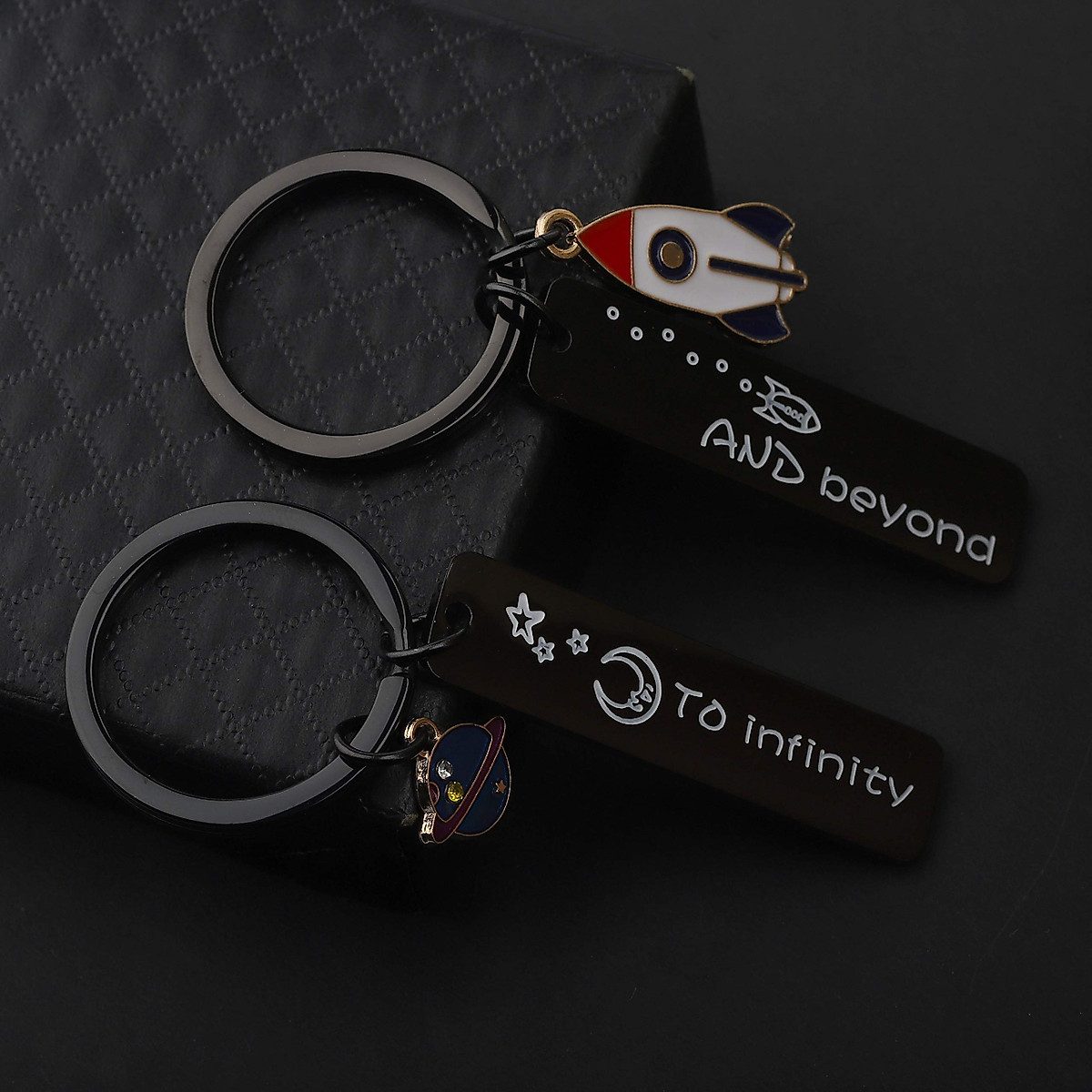 MAOFAED Couples Keychain I Love You to Infinity and Beyond Boyfriend Girlfriend Gift BFF Daughter Son Gift (rocket planet blakc)