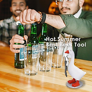 Losneg Magnetic Goose Key Holder, Funny Home Decor Cute Goose Statue Office Table Desk Decor Housewarming Gifts for Women and Men 1 Pack