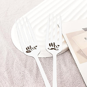 Funny Valentines Birthday Gifts for Couples Mr and Mrs Forks for Boyfriend Girlfriend BF Anniversary Engagement Gifts for Husband Wife GF Dinner Fork Mr Mrs Gifts for Him Her Engraved Salad Forks 2Pcs