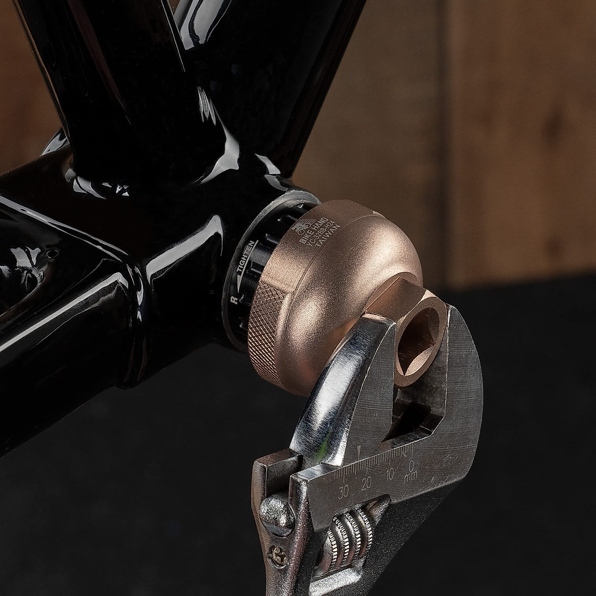 BIKEHAND Bike Bicycle 16-Notch 39mm External Bottom Bracket Install Removal Tool - compatible with Shimano XTR BB93, Dura-Ace BB9000, BB-R9100 & Other 16-Notch Bottom Bracket Cups