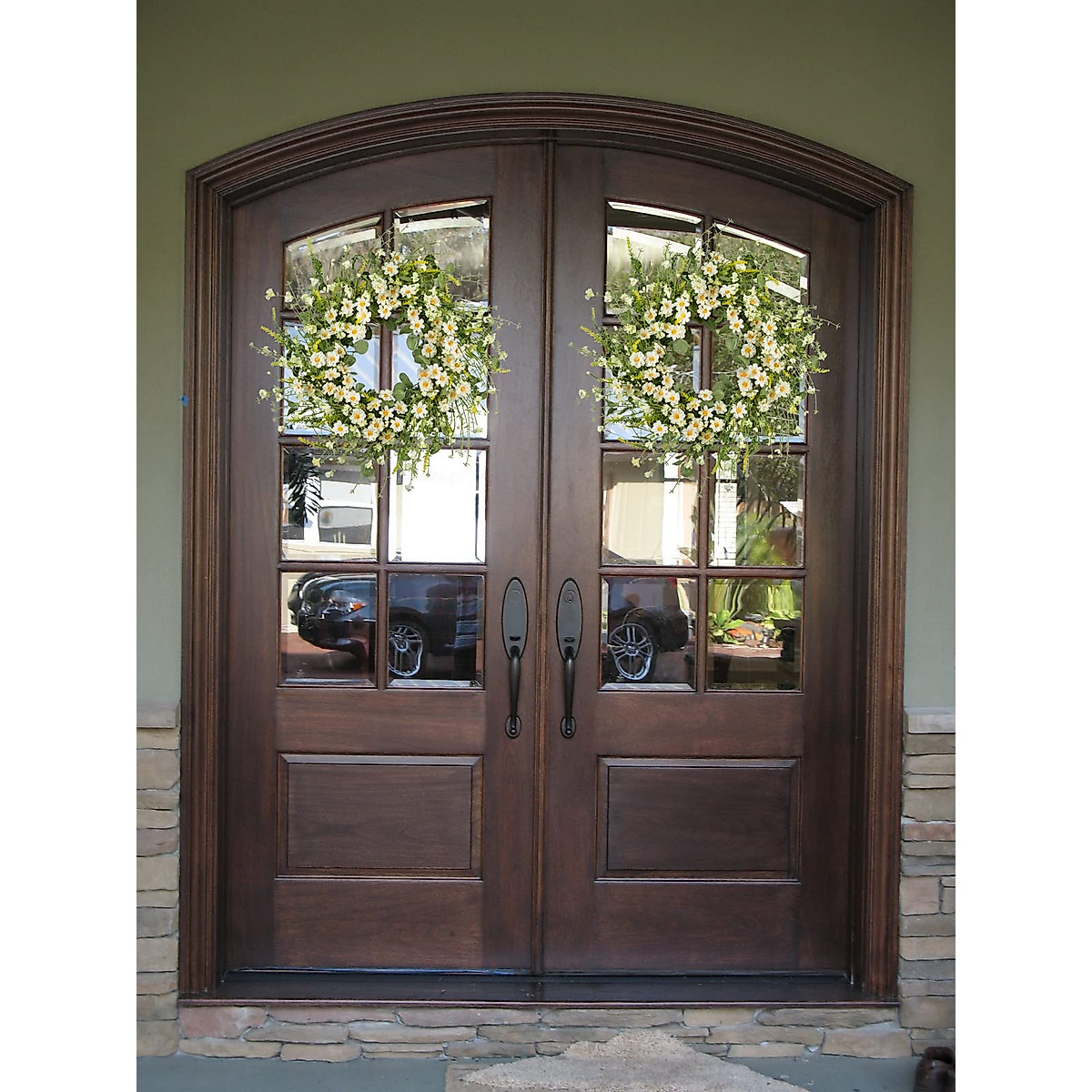 LSKYTOP 24 Inches Artificial Daisy Flower Wreath with Eucalyptus Leave Silk Flower White Berries Spring Summer Wreath for Front Door Wall Decor