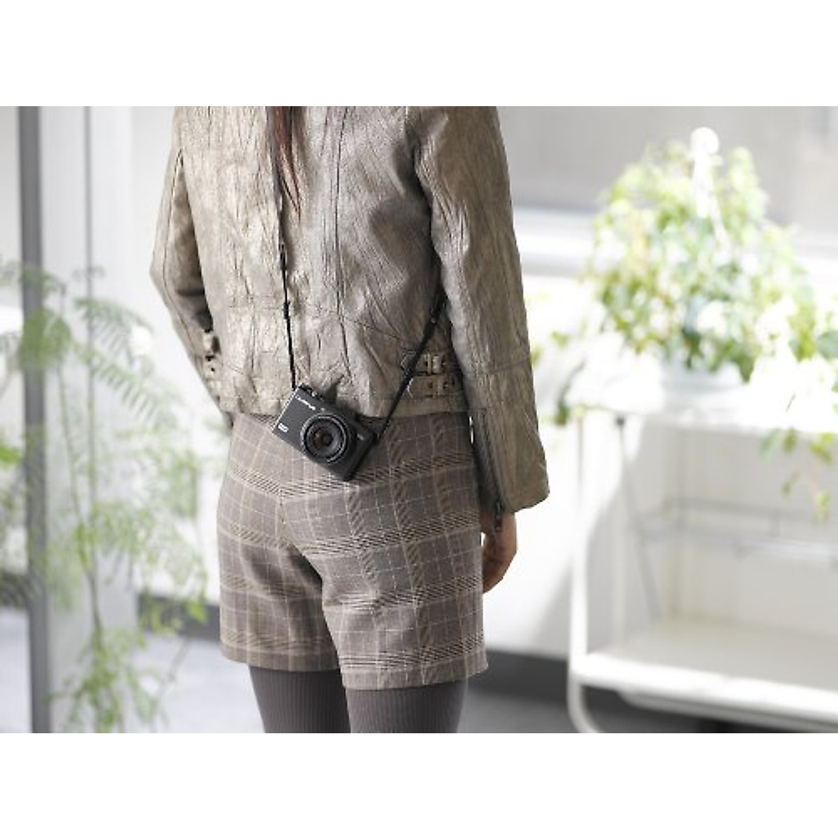 Olympus XZ-1 10 MP Digital Camera with f1.8 Lens and 3-Inch OLED Monitor (Black) (Old Model)