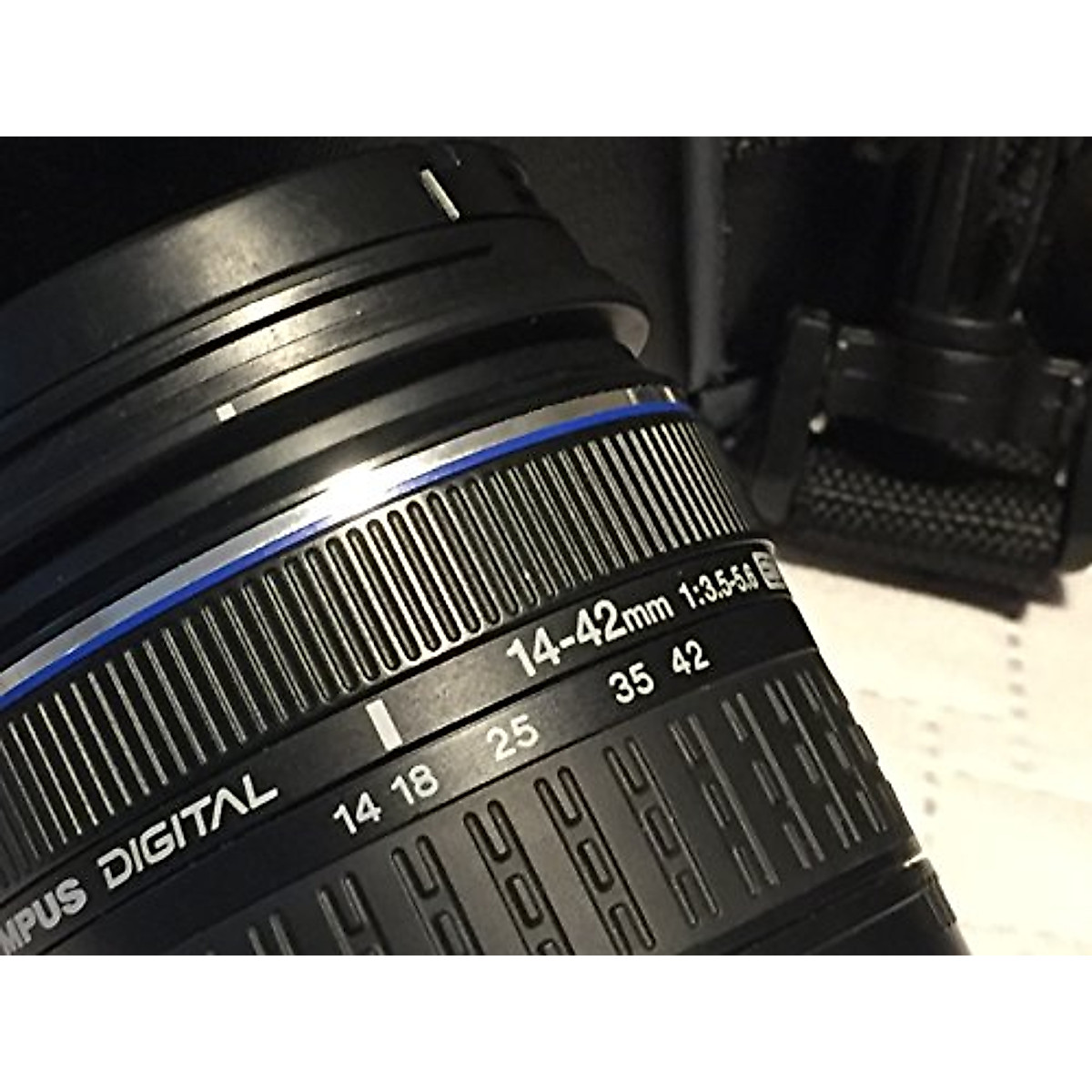 Olympus Evolt E410 10MP Digital SLR Camera with 14-42mm f/3.5-5.6 Zuiko Lens