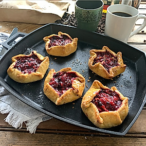 Bayou Classic 7455 Cast Iron Shallow Pan and Press Set Includes 14-in x 12-in Cast Iron Pan and Cast Iron Bacon Press w/Wooden Handle Perfect For Hamburgers Grilled Cheese Sandwiches and Bacon