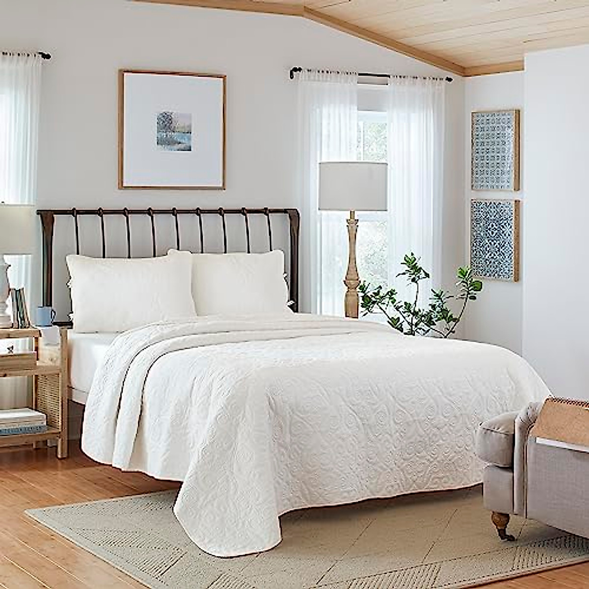 Laura Ashley Felicity Collection Quilt Set-100% Cotton, Reversible, All Season Bedding with Matching Sham(s), Pre-Washed for Added Softness, King, White