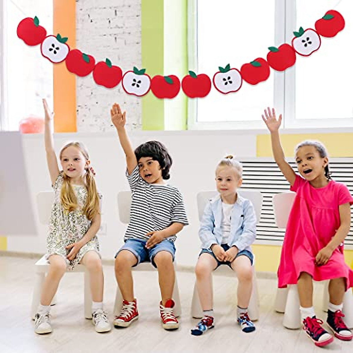 Apple Homecoming Felt Garland-Apple decoration, autumn banner, red, meadow green and twine, apple theme party decoration, school banner, classroom decoration, children and school teachers on the first day of school. (Apple)