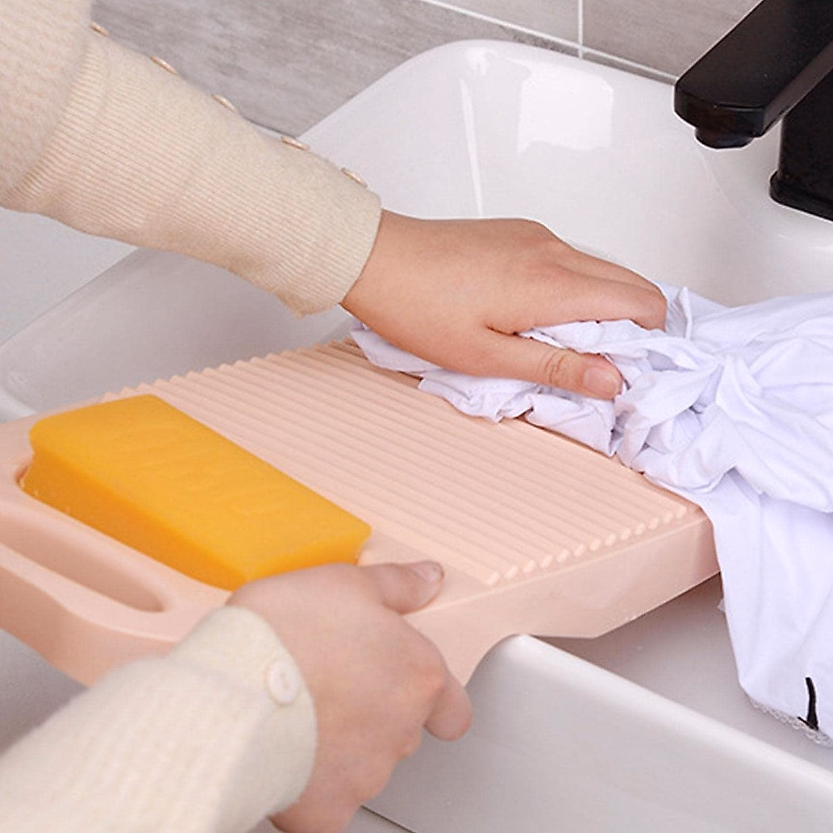 Household Washboard, Non-Slip Washboard for Hand Washing Clothes, Wash Board for Laundry with Soap Holder for Home School (Pink)