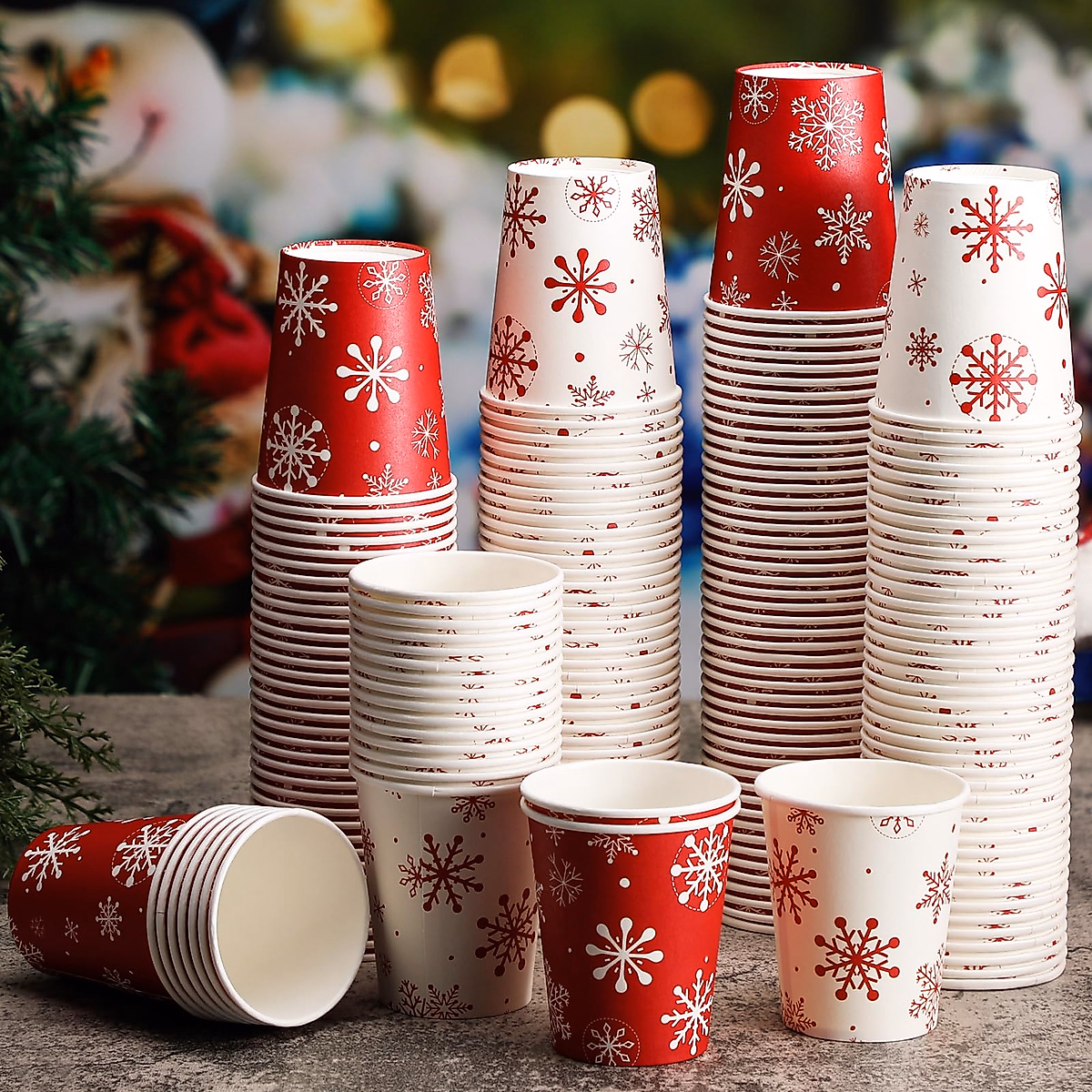 Jinei 200 Pcs 9 oz Christmas Paper Cups Christmas Disposable Coffee Cup Hot Chocolate Cocoa Cup For Xmas Christmas Party Supplies Tea Coffee Paper Cups for Party Holidays Hot Cold Drinks (Cute)