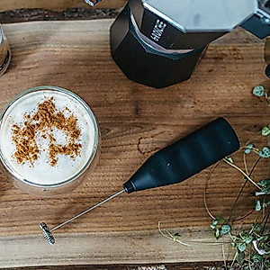 GROSCHE EZ Latte Milk frother and Matcha whisk (Black) Soft touch hand mixer for milk frothing, sauces and dressing, with Long Life Battery Saver system, uses 2 x AA Batteries