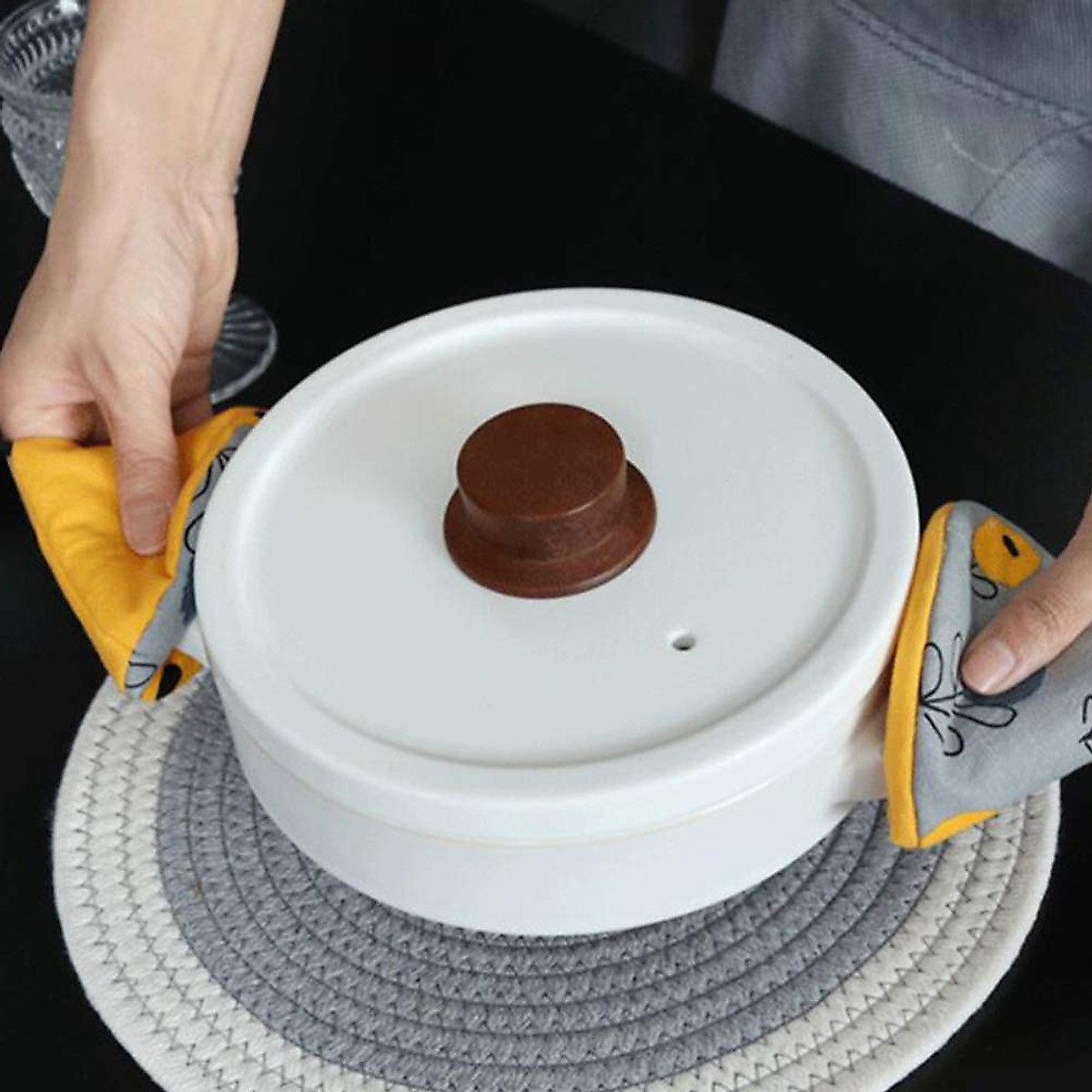 Hemoton 4pcs Cooking Pinch Mitts Pot Clip Holder Moving Hot Plate Bowls Gloves Grips Triangle Covers Oven Mitten Hand Protector for Kitchen