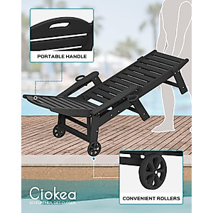 Chaise Lounge Chair Outdoor with Wheels, Double Cup Holders Adjustable 5-Position Chaise Lounge Outdoor with Wood Texture, Patio Lounge Chair for Poolside Backyard, Black