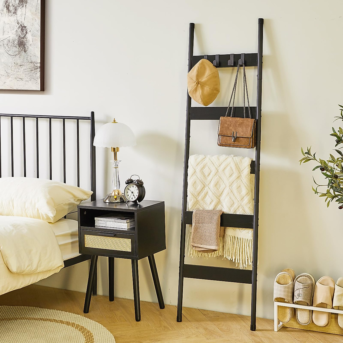 IBUYKE Blanket Rack Towel Rack Holder with Hooks Blanket Ladders Wall Leaning Metal Holder Rack for Bathroom,Bedroom Home Decor Black TTR005B