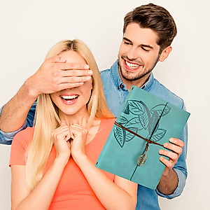 ZEEYUAN Scrapbooking Supplies Kits Leather Scrapbook Photo Album 8.5x11 inch Scrap Book 60 Pages, Leaf Pattern Photo Book Travelling Journal Scrapbook Family Scrapbook