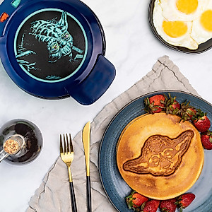 Uncanny Brands Star Wars Yoda Waffle Maker