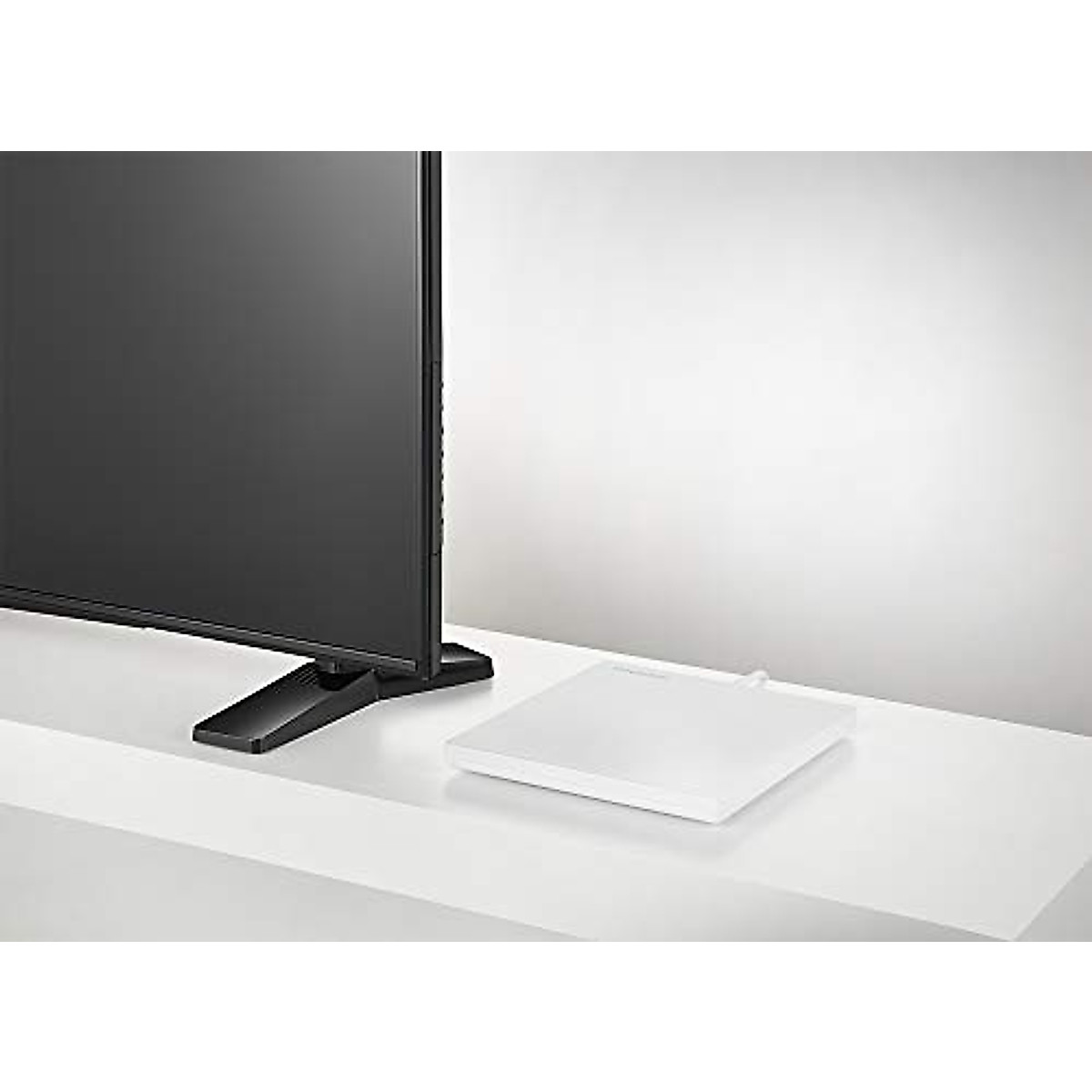 Insignia - Multidirectional HDTV Antenna - White