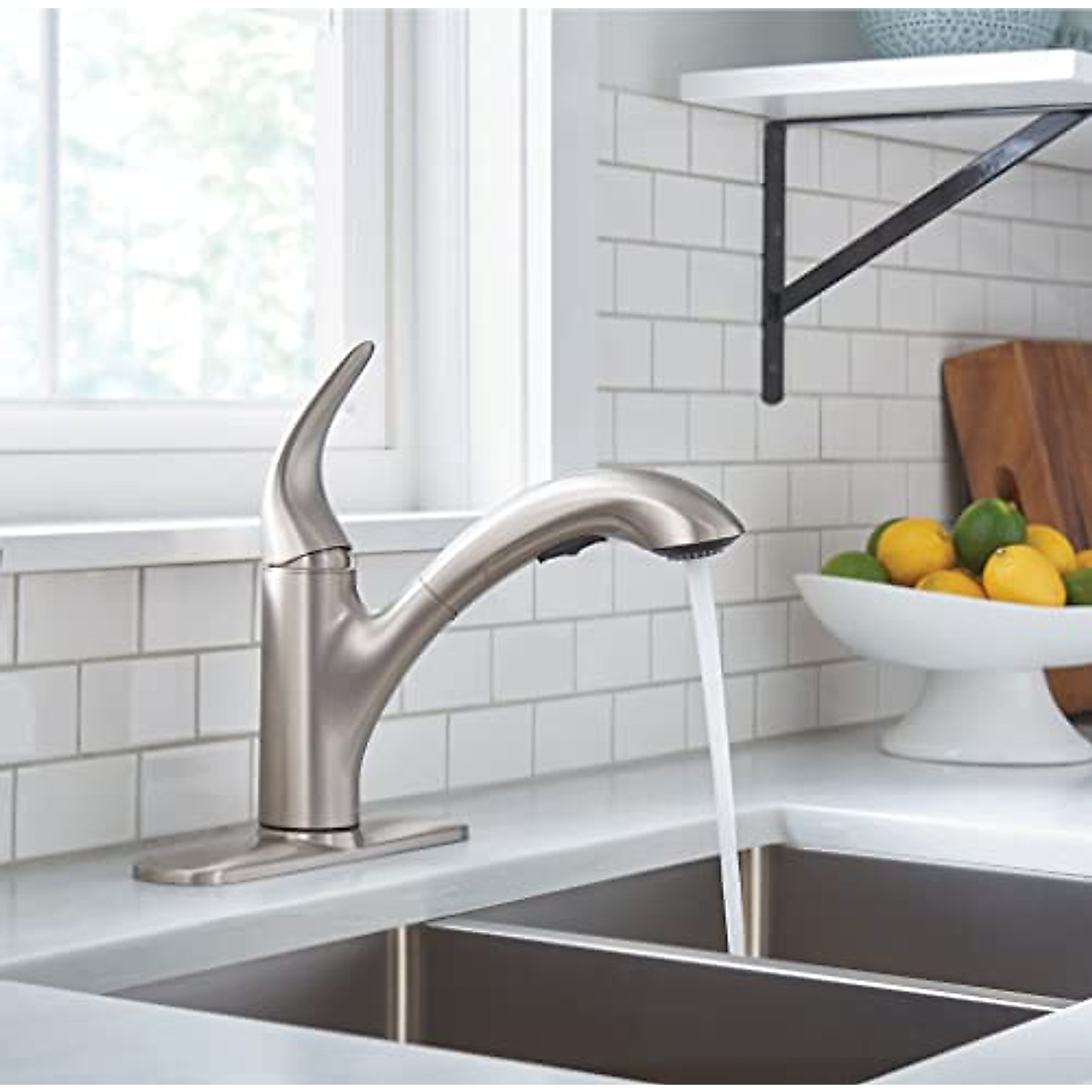Moen Medina Spot Resist Stainless One-Handle Pull Out Kitchen Faucet, Kitchen Sink Faucets with Pullout Sprayer Featuring Power Boost for a Faster Clean, 87039SRS