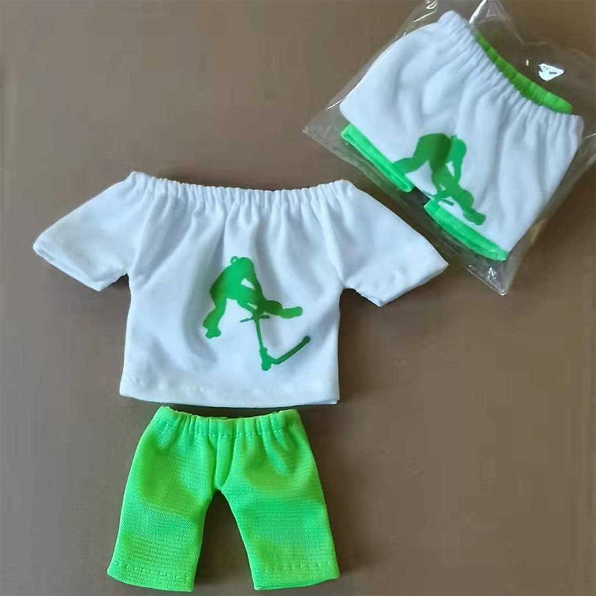 Chenfly Mini Finger Clothes for Fingerboarding - Mini Fingertip Movement Party Favors Interactive Toys for Kids Children Boys Girls - Pants T-Shirt Set for Scooter Skateboards Accessories, Green