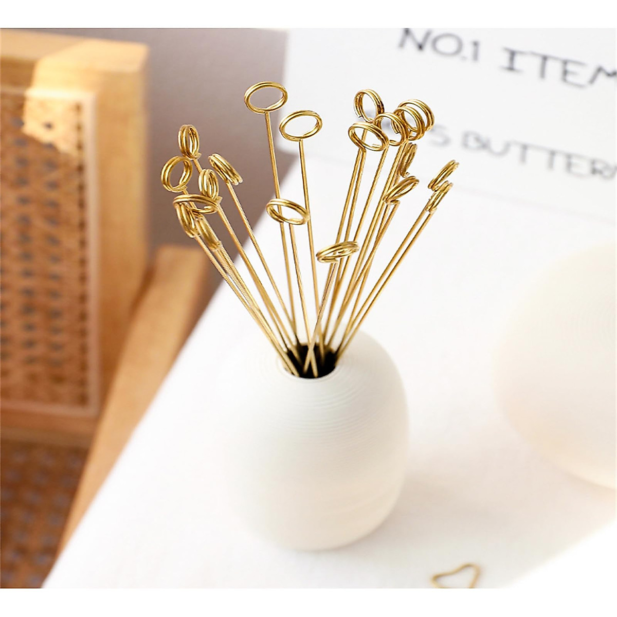 Metal Wire Floral Place Card Holder, DANUDON 40PCS Flower Card Holder Stick Heart Round Floral Holder Pick Gold Card Note Table Number Memo Photo Clip for Flower Arrangements Wedding Birthday Party