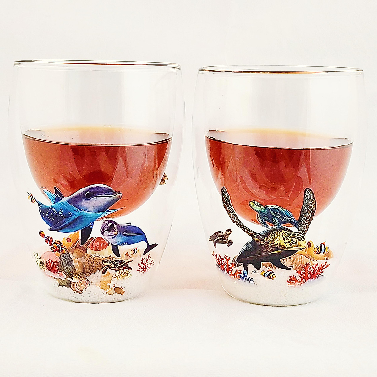 OKEA Marine Life Double-Wall Glass Cups 2 PC – Sea Turtle & Dolphin Design with Sand and Shells Inside – 250ml Insulated Coffee Mugs