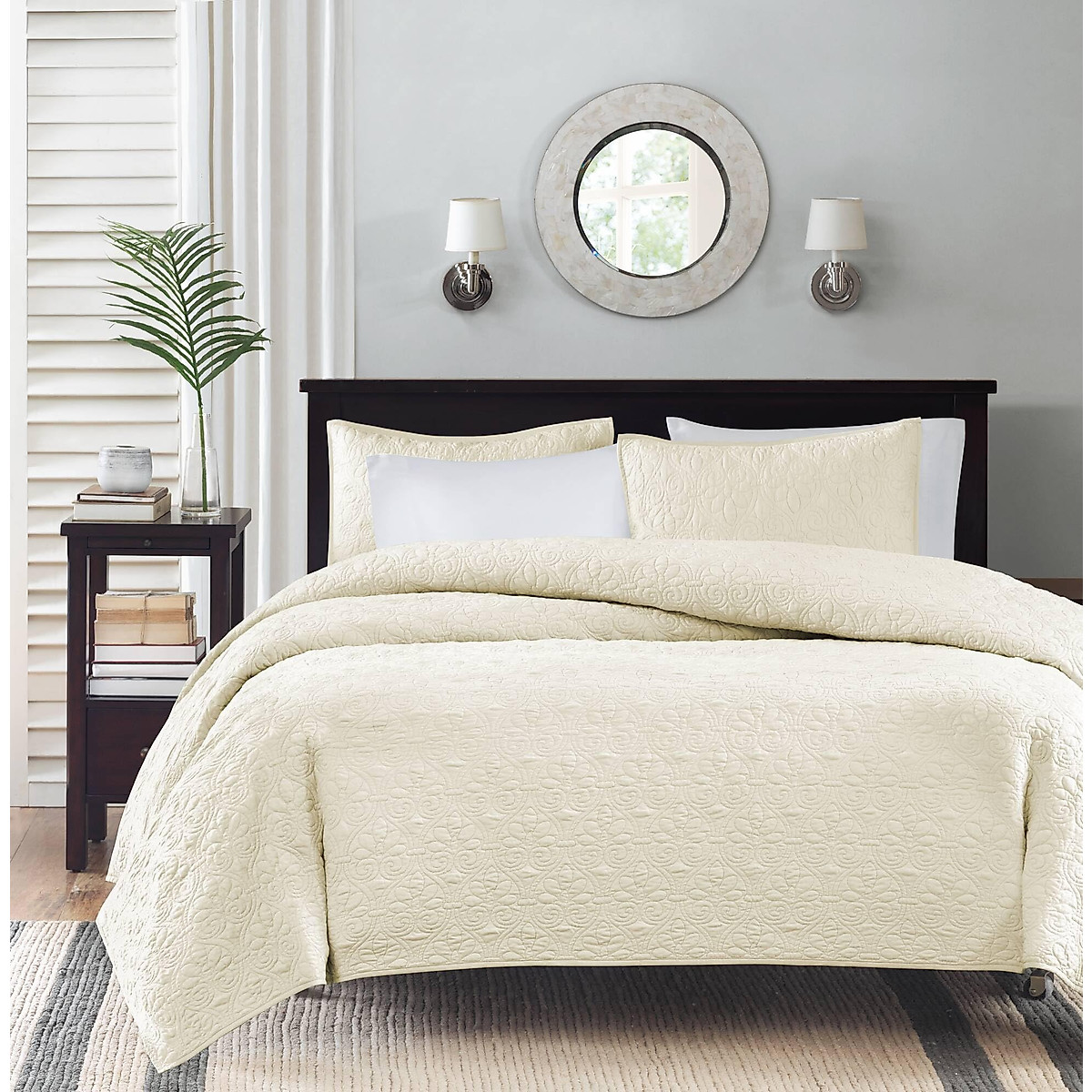 Madison Park Quebec Quilt Set - Luxurious Damask Stitching Design, Cotton Filled Lightweight Coverlet Bedspread Bedding, Shams, King/Cal King(104"x94"), Cream 3 Piece