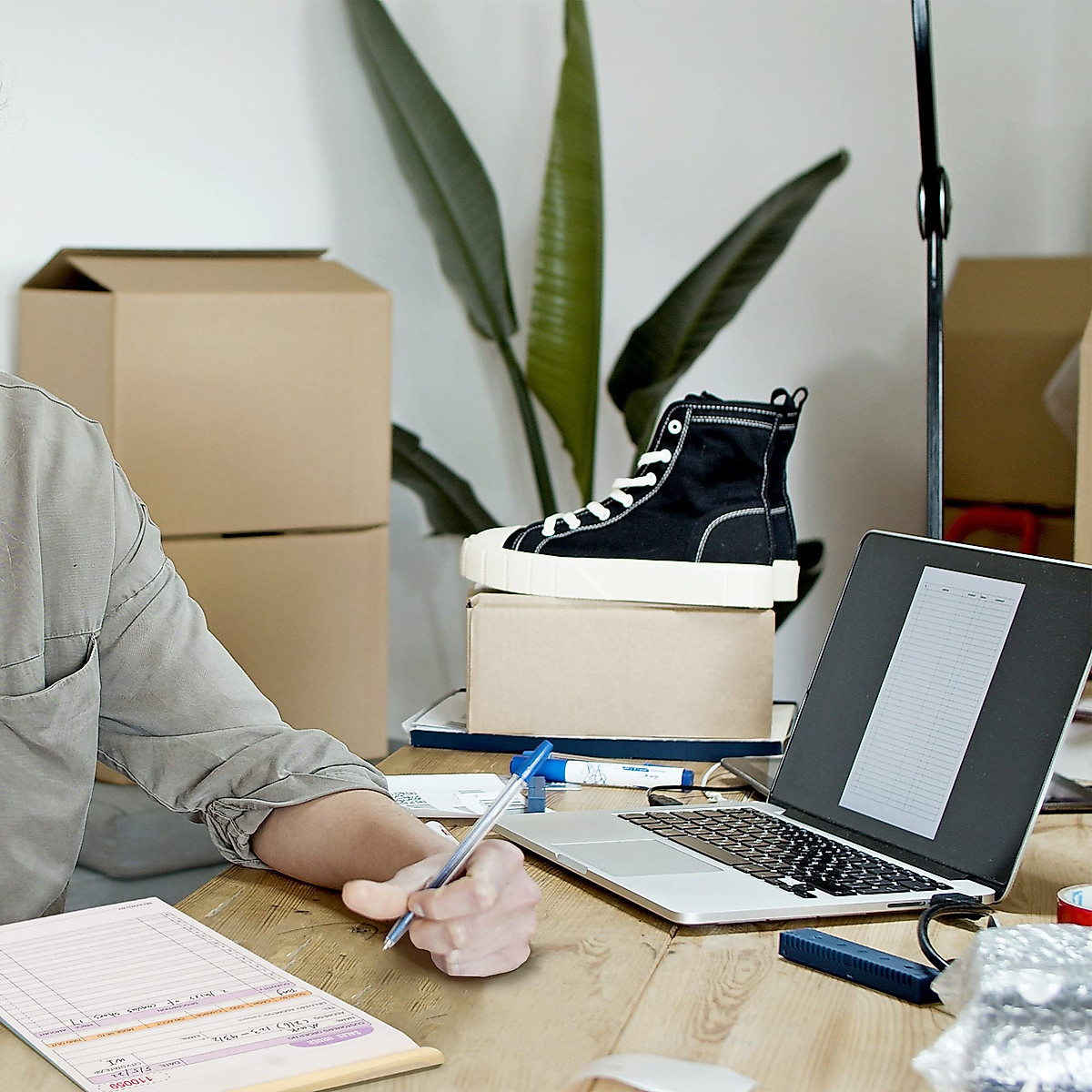 DGBDPACK Sales Order Book 1 Pack, 2 Part Carbonless Invoices, White/Canary, 5-9/16 x 8-3/4 Inches, Receipt Book 50 Units per Book