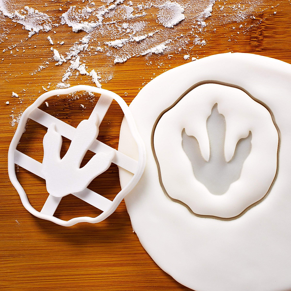 T-Rex Footprint Fossil cookie cutter, 1 piece - Bakerlogy