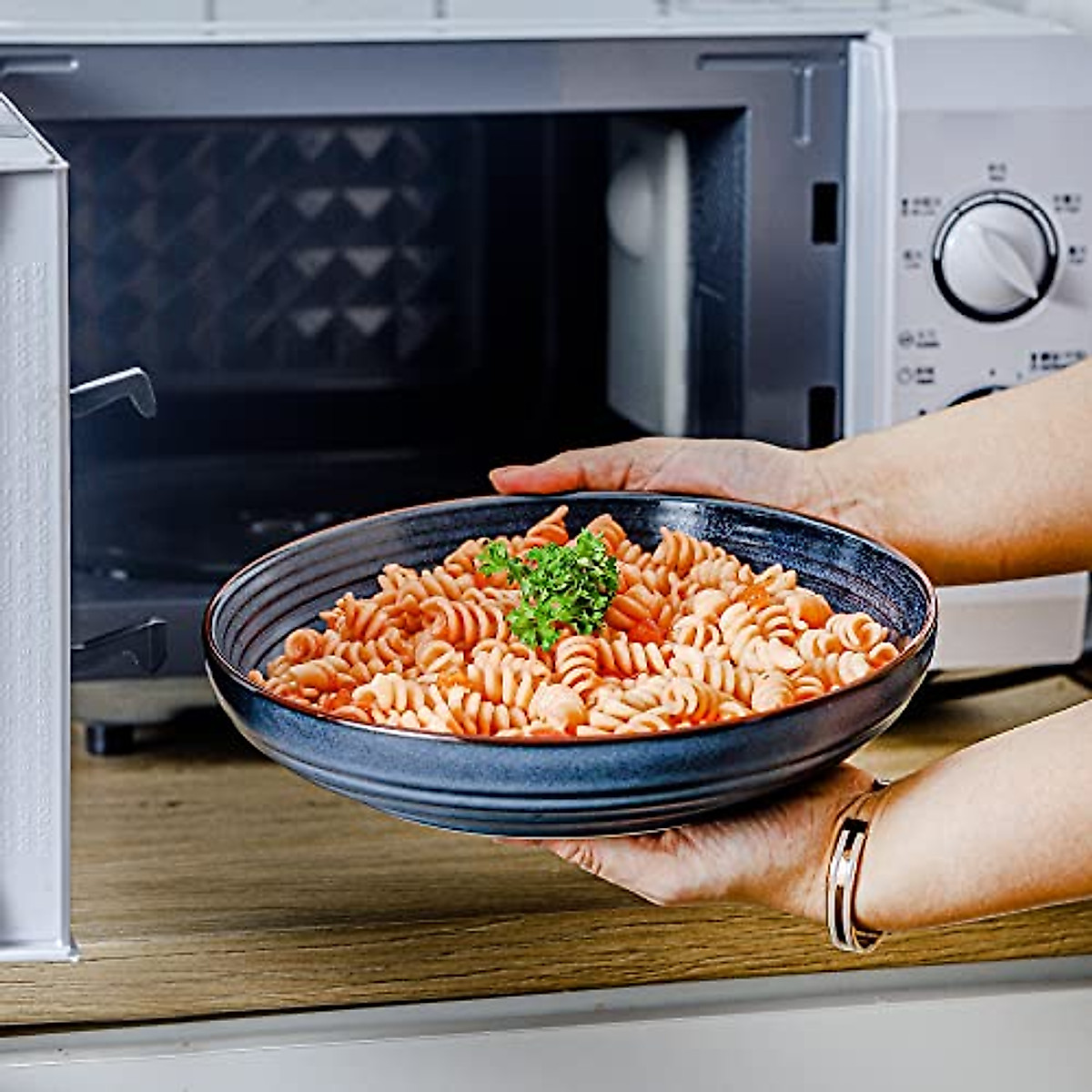 HVH 9.2 inch Large Pasta Bowls Set of 4, 40oz Big Salad Bowl Set of 4, Ceramic Plates Set, Shallow Bowls, Ceramic Bowls Set Microwave and Dishwasher Safe, Farmhouse Style (Black)