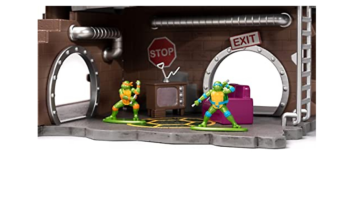 TMNT Turtle Lair Nano Scene: Die-Cast Figures & Diorama