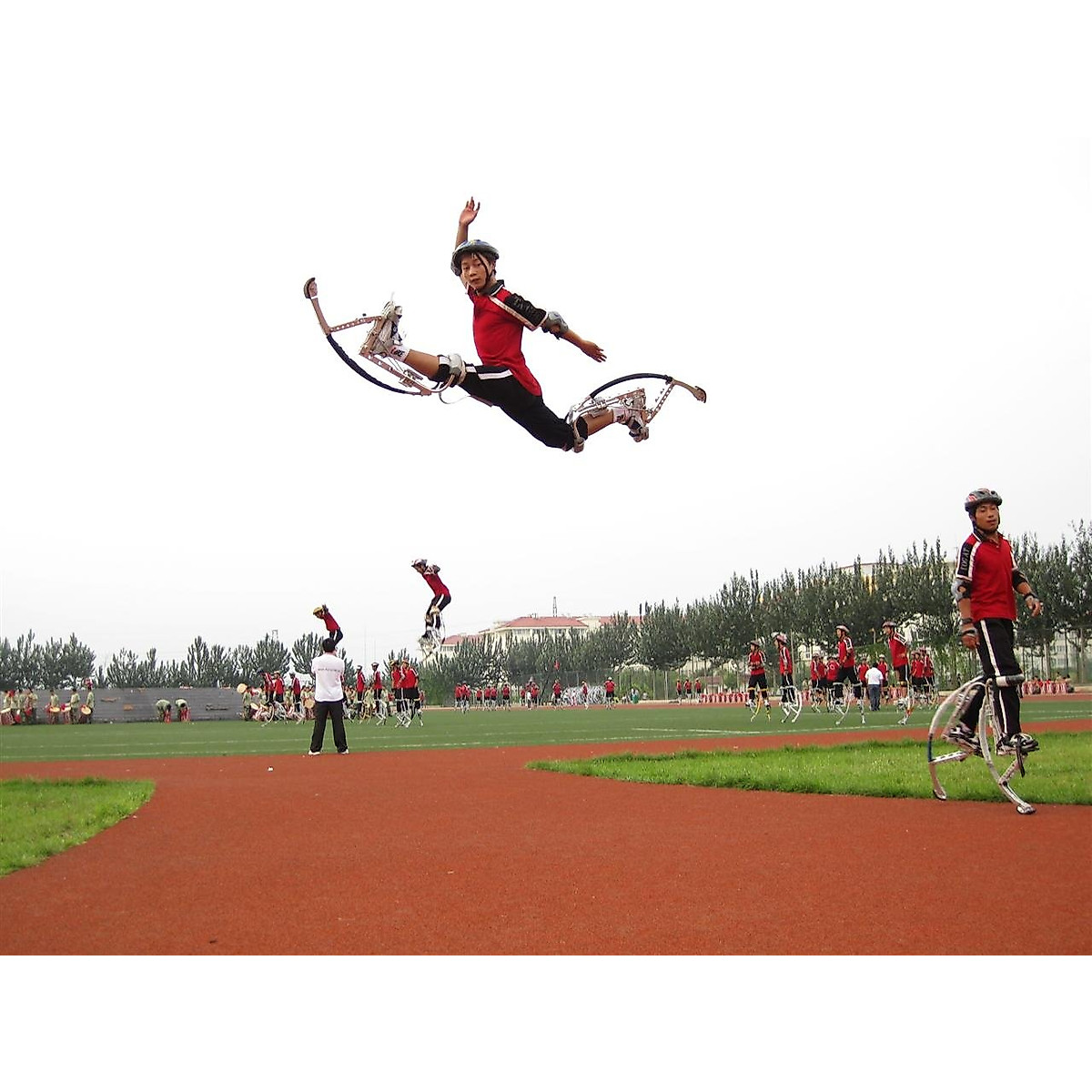 Skyrunner Iconiciris Kids/Child Youth Kangaroo Shoes Jumping Stilts Fitness Exercise (66-110lbs/30~50kg) (black)