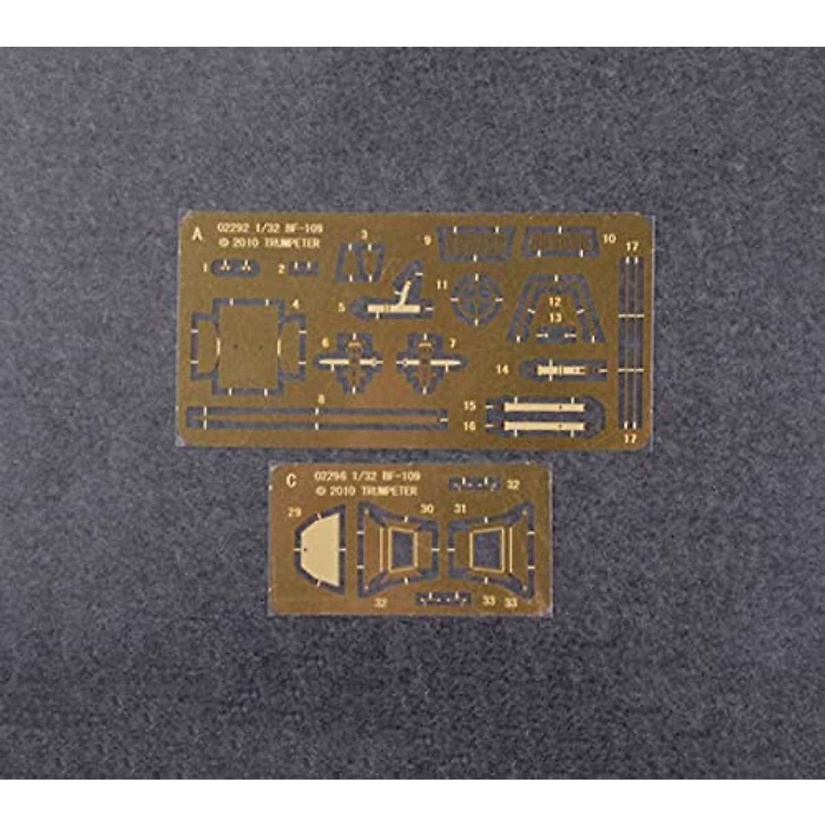 FMOCHANGMDP Fighter 3D Puzzles Plastic Model Kits, 1/48 Scale US F4U-5N Corsair Fighter Model, Adult Toys and Gift, 8.5 x 10.3Inchs