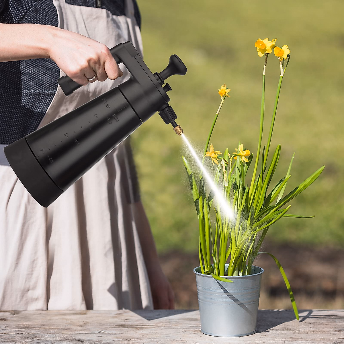 KBCSUN 0.4 Gallon Garden Pump Sprayer with Adjustable Nozzle, Handheld Pressure Sprayer in Lawn and Garden, Car Wash Spray Bottle Plant Water Mister for Indoor Watering Home Cleaning (Black)