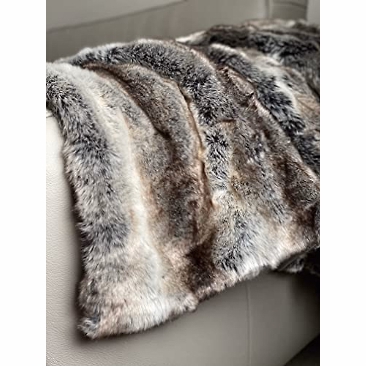 Eikei Luxury Faux Fur Throw Blanket Super Soft Oversized Thick Warm Afghan Reversible to Plush Velvet in Tan Grey Wolf, Cream Mink or Blush Chinchilla, Machine Washable (Chinchilla, 60Wx70L)