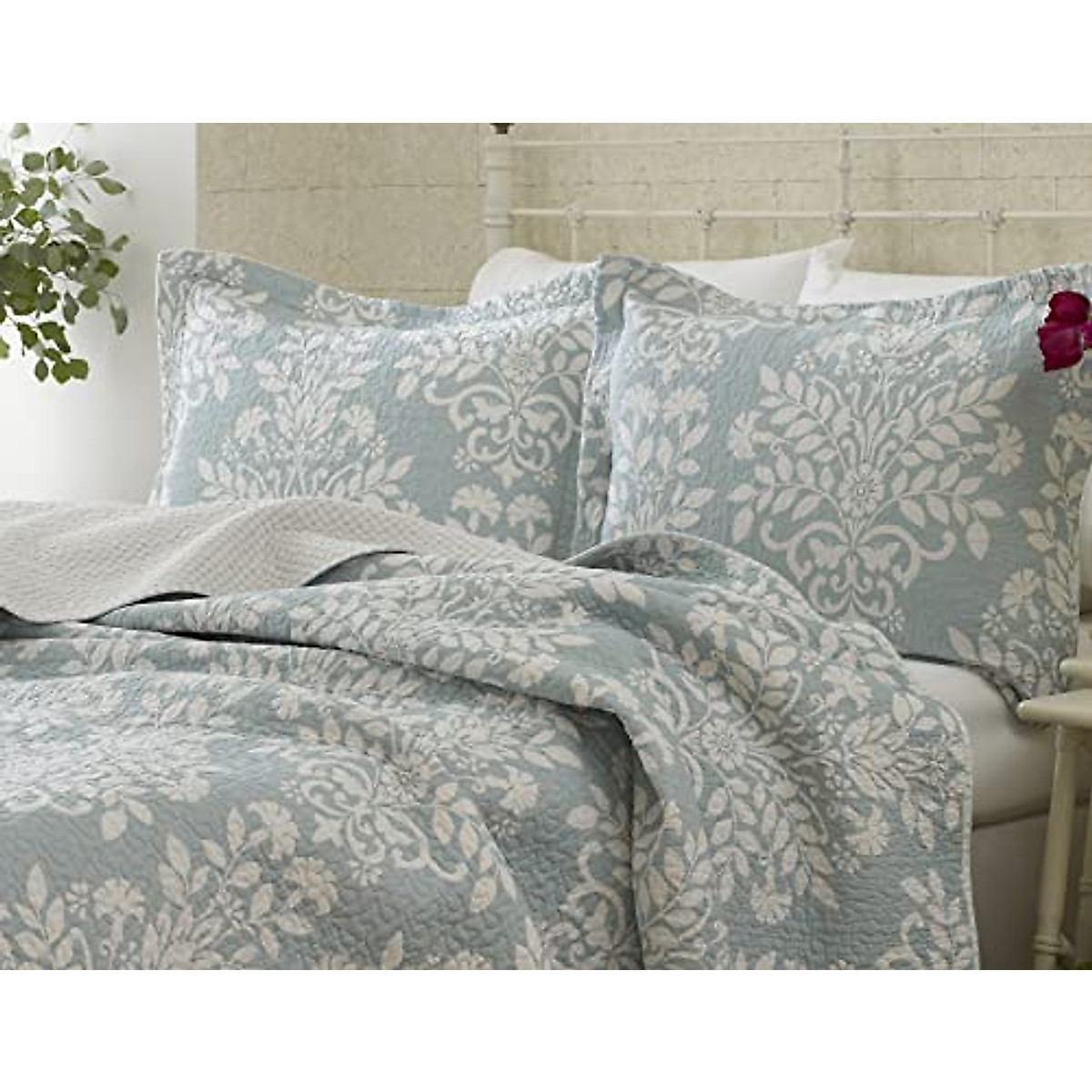 Laura Ashley - Rowland Collection - Quilt Set - 100% Cotton, Reversible, All Season Bedding with Matching Shams, Pre-Washed for Added Comfort, King, Blue