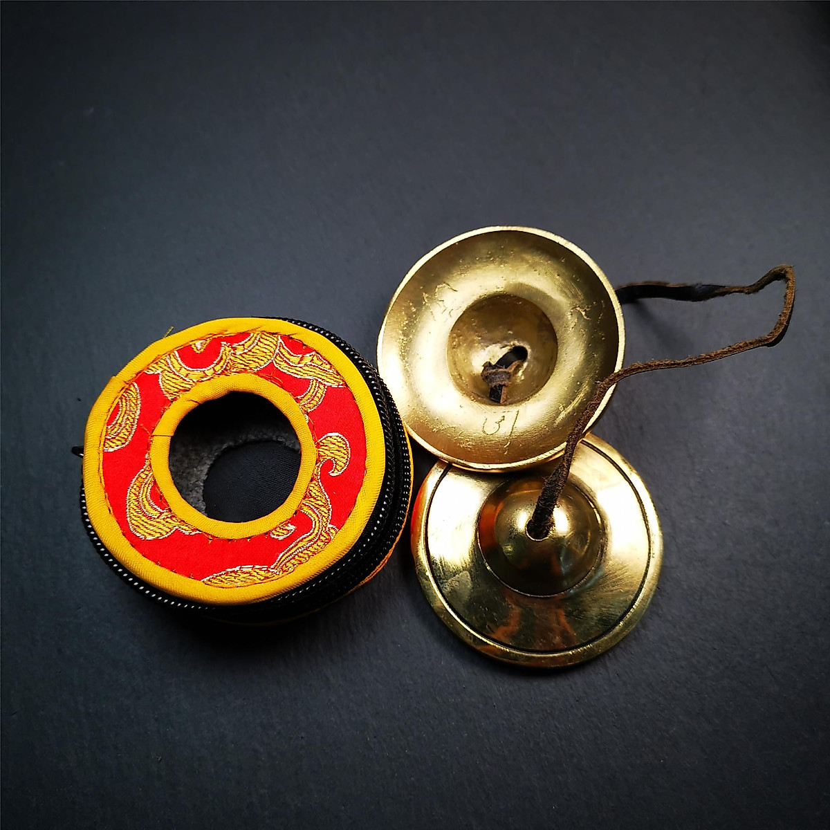 Gandhanra Tibetan Tingsha Bell Set - Tibetan Cymbals - for Sound Healing, Yoga, Meditation, and Mindfulness,Handmade in Nepal,Made of Brass,Plain Pattern,6.5cm/2.6 inch