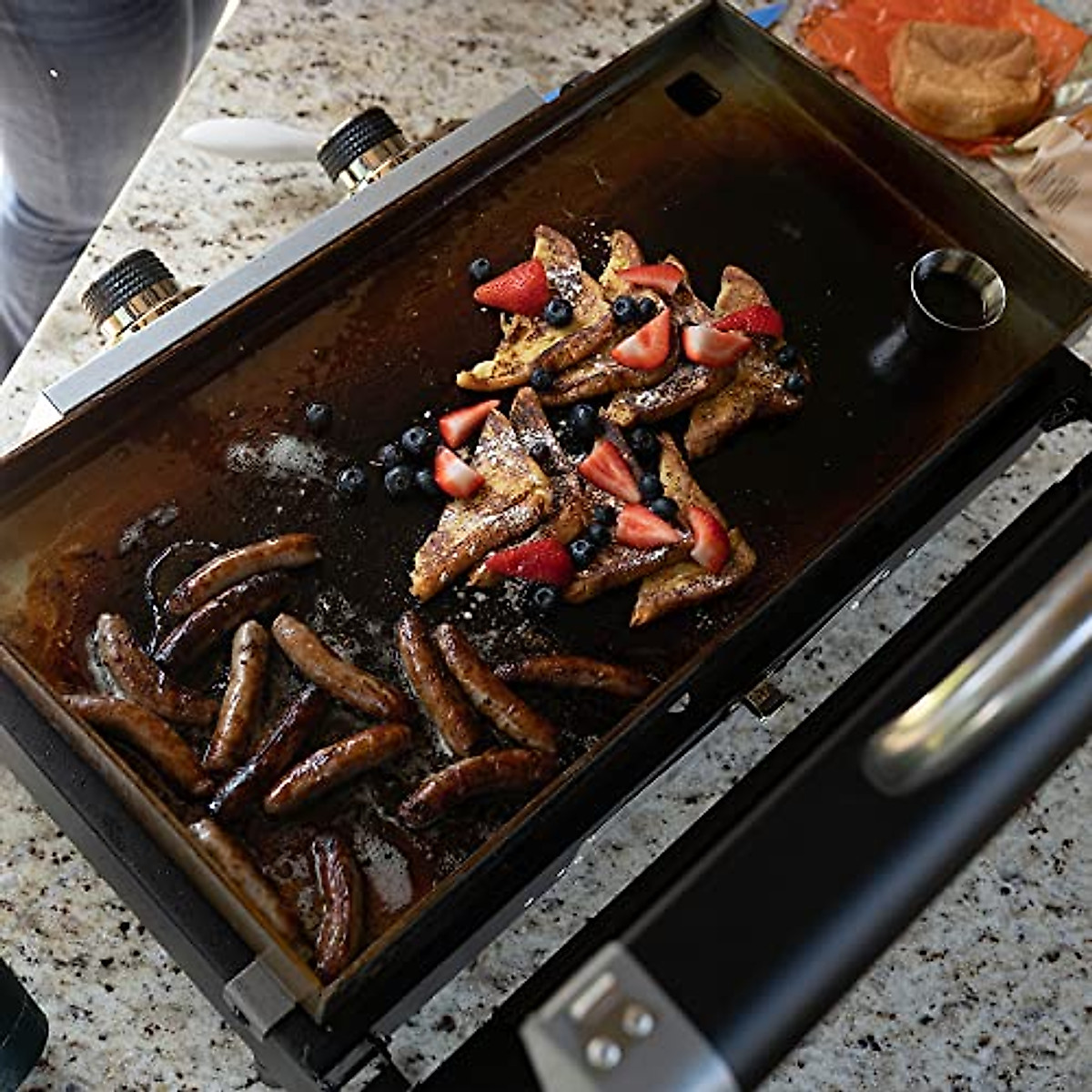 Razor Griddle GGT2131M 25 Inch Outdoor 2 Burner Portable LP Propane Gas Grill Griddle with 318 Sq In and Top Cover Lid for BBQ Cooking, Black (Steel)