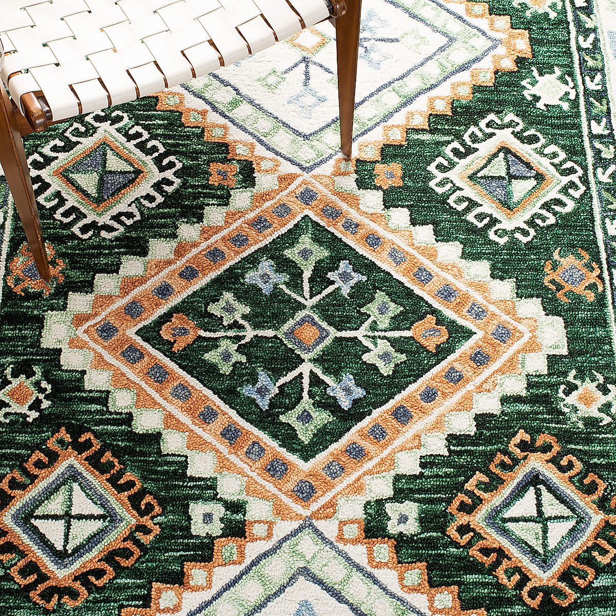 SAFAVIEH Aspen Collection Accent Rug - 3' x 5', Green & Ivory, Handmade Moroccan Boho Tribal Wool, Ideal for High Traffic Areas in Entryway, Living Room, Bedroom (APN706Y)