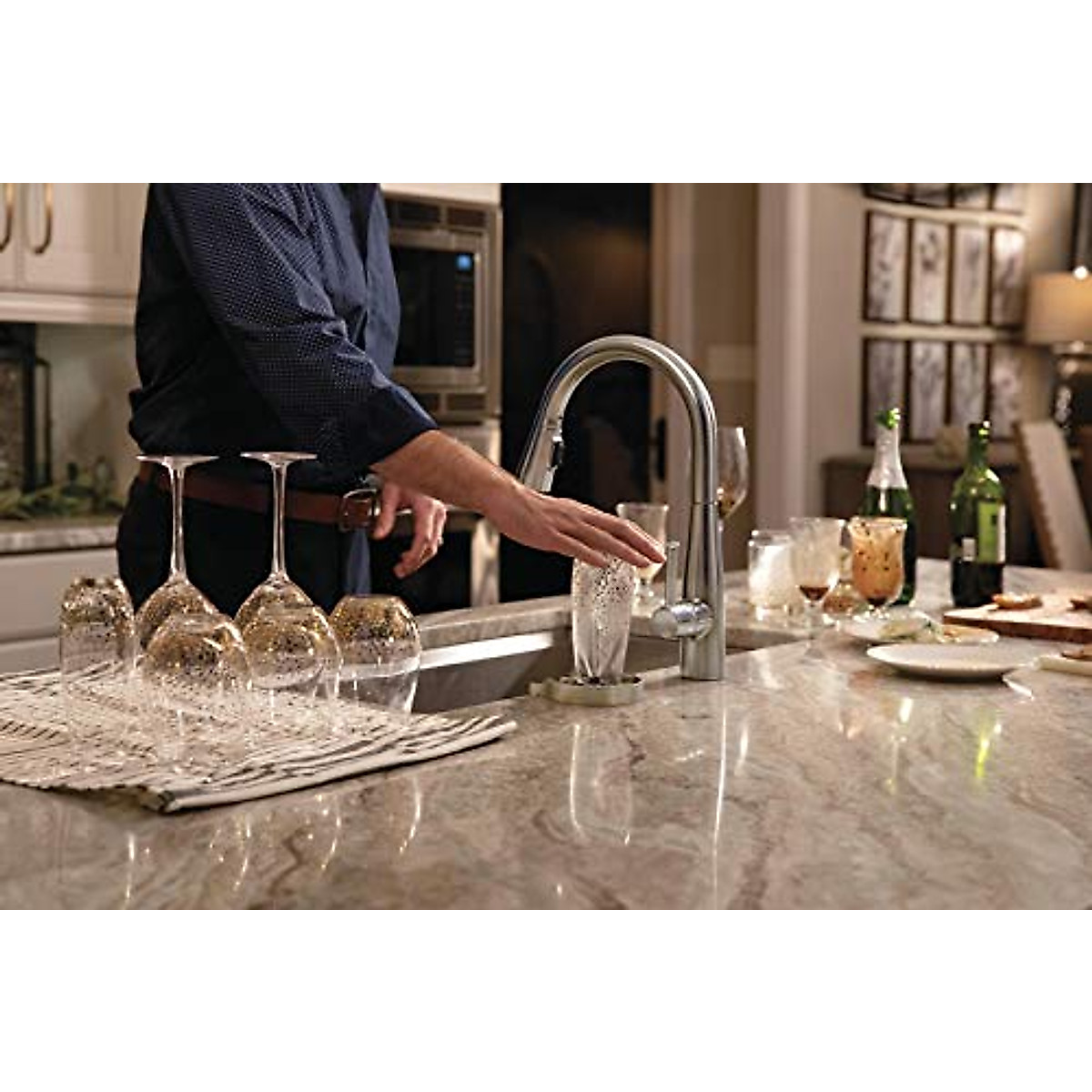 Delta Faucet Glass Rinser for Kitchen Sinks, Kitchen Sink Accessories, Bar Glass Rinser, SpotShield Stainless GR150-SP