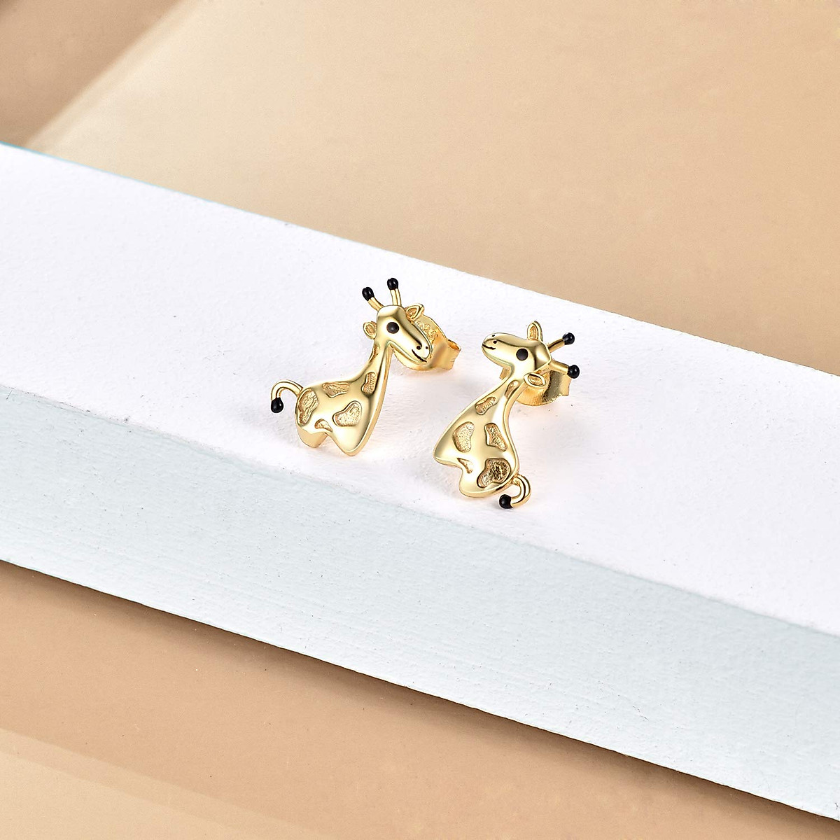 WINNICACA Giraffe Stud Earrings Sterling Silver Giraffe Gifts Hypoallergenic Cute Animal Giraffe Jewelry Gifts for Girlfriend Women Birthday Christmas