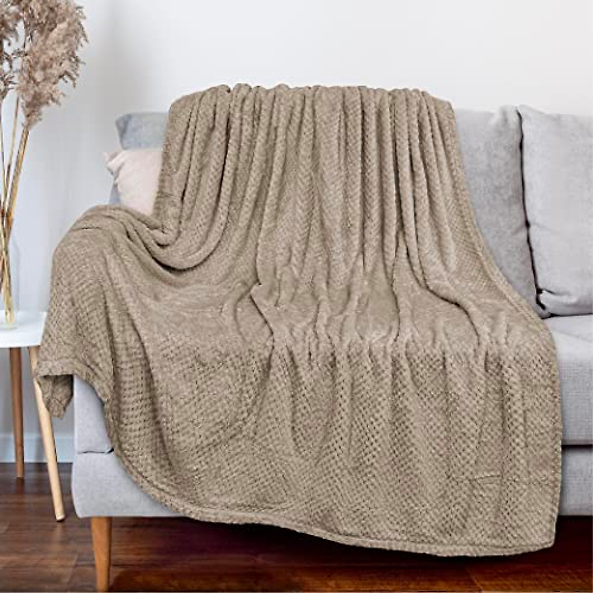 PAVILIA Waffle Fleece Throw Blanket for Couch Bed Tan Taupe, Super Soft Fuzzy Cozy Blanket Sofa, Plush Warm Cute Decorative Home Decor Throw, Lightweight All Season, Beige Camel Brown, 50x60