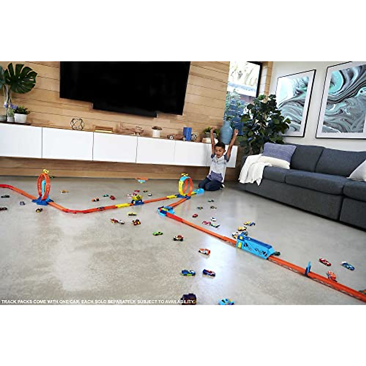 Hot Wheels Track Builder Playset Split Loop Pack & 1 Toy Car in 1:64 Scale, Compatible with Other Hot Wheels Sets and Track Builder Straight Track Set, 37 Component Parts & 1:64 Scale Toy Car