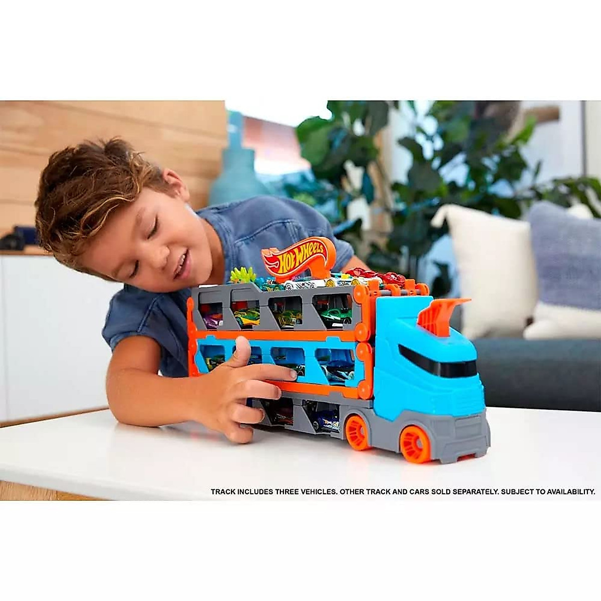 Hot Wheels Speedway Hauler Storage Carrier with 3 1:64 Scale Cars & Convertible 6-Foot Drag Race Track for Kids 4 to 8 Years Old, Stores 20+ Cars & Connects to Other City Sets, GVG37