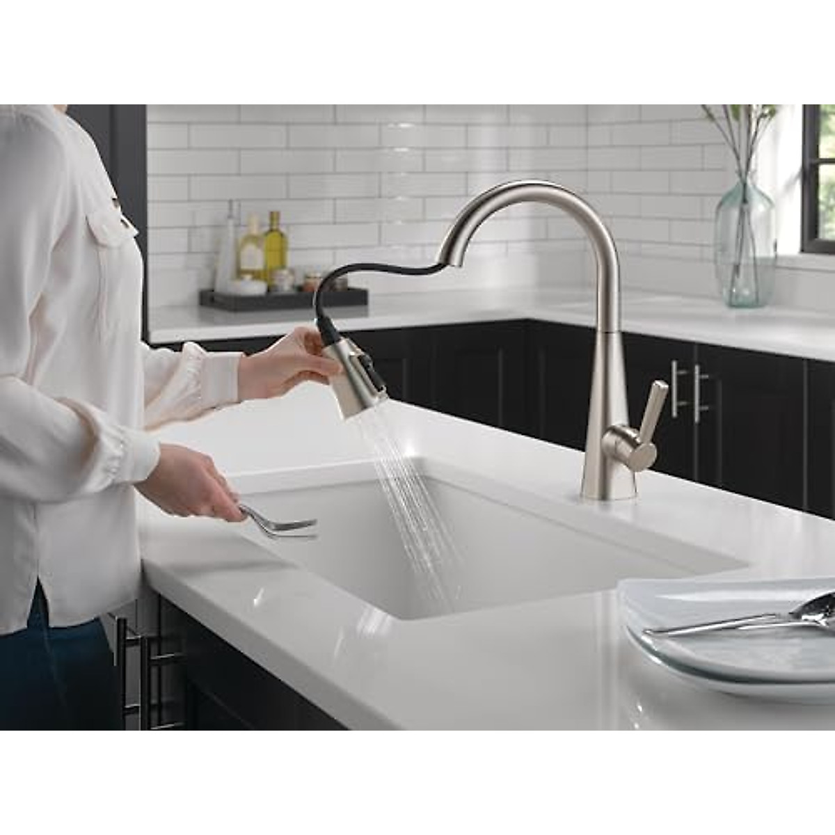 Delta Faucet Lenta Brushed Nickel Kitchen Faucet, Kitchen Faucets with Pull Down Sprayer, Kitchen Sink Faucet, Faucet for Kitchen Sink, Magnetic Docking Spray Head, SpotShield Stainless 19802Z-SP-DST