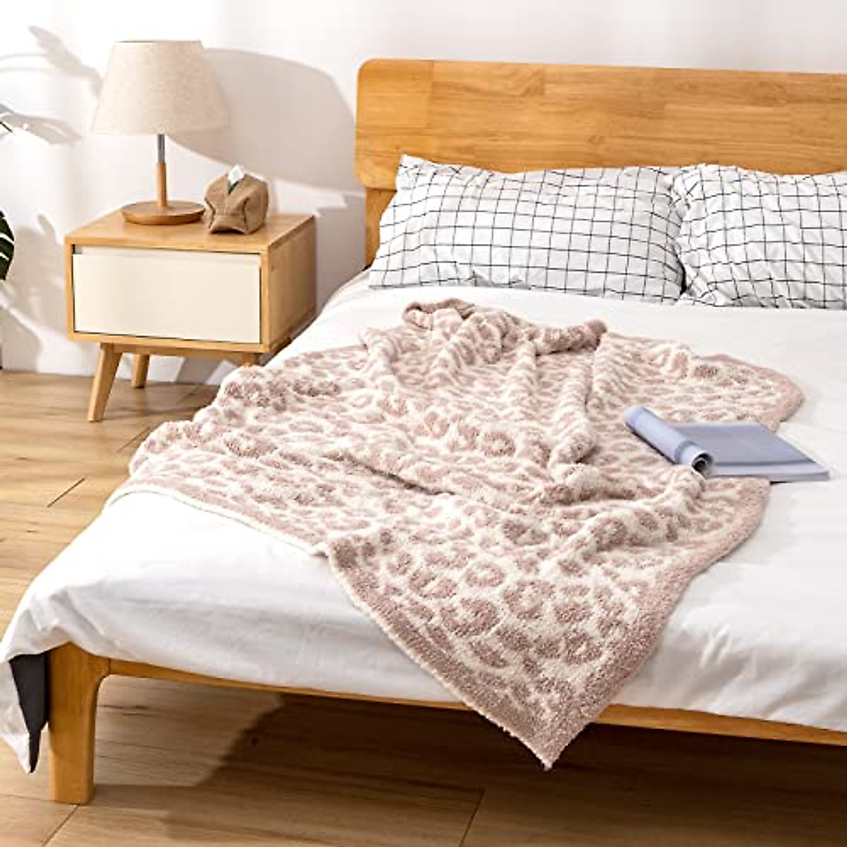 DOOWELL Throw Blanket, Leopard Print Ultra Soft Fleece Blanket, Suitable for Chair Sofa Couch Bed Travel Blanket(50"x70", Cream)