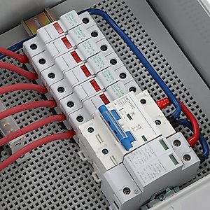 PV Combiner Box, 6 String Solar Combiner Box with 100A Circuit Breaker, 15A Rated Current and 40KA Protective Device IP67 Waterproof for On Off Grid Solar Panel System