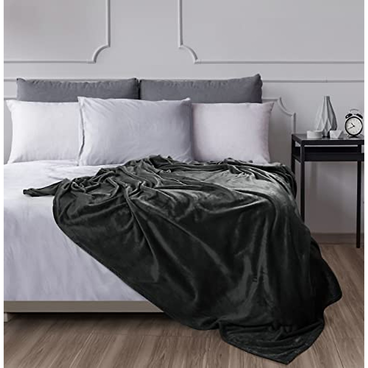 Utopia Bedding Fleece Blanket King Size Black Lightweight Fuzzy Soft Anti-Static Microfiber Bed Blanket (90x102 Inches)