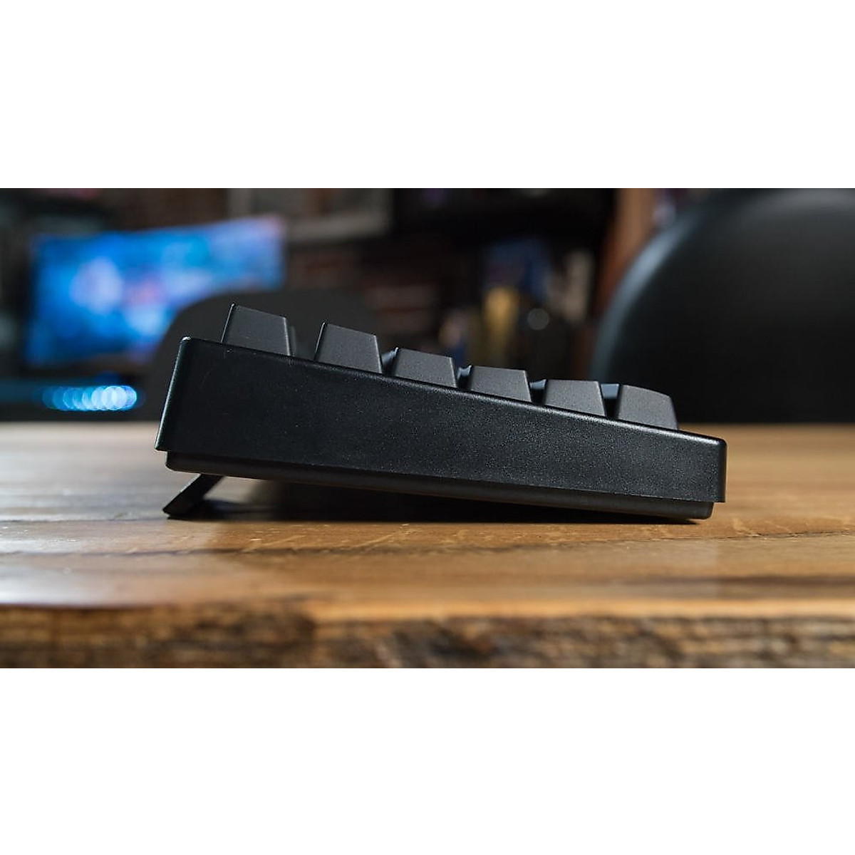 Fenek Mother Membrane Water-Resistant Gaming Keyboard - 7 Color LED